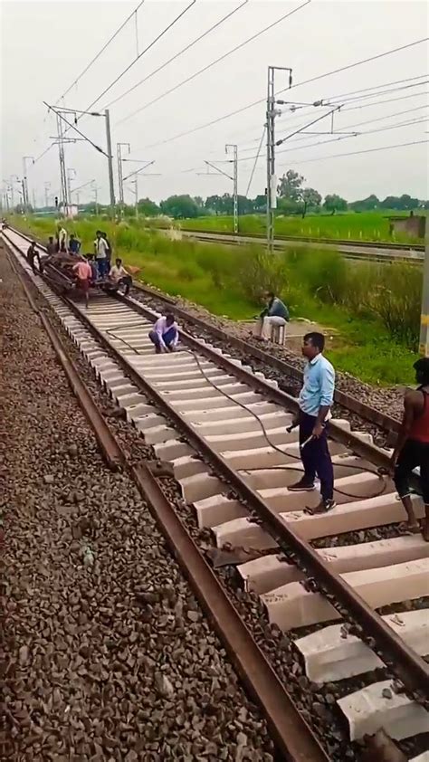 कोई भी ट्रेन रात मे तेज क्यो चलती है Railway Indianrailways