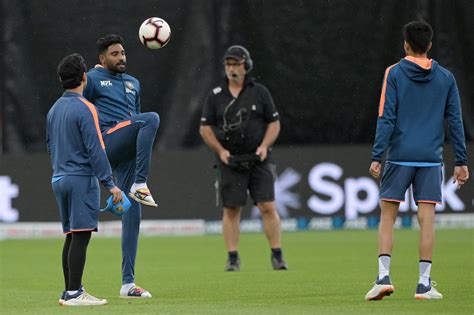 Ishan Kishan Mohammed Siraj And Shubman Gill Warm Up After A Toss