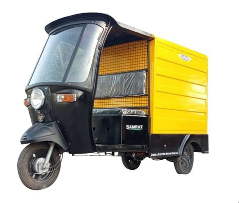 Blue GEM Electric Delivery Rickshaw Maximum Run Per Charge 60 80 Km