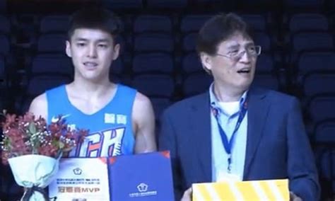 Basketball Top5 快訊健行林俊吉抱走mvp！108學年第uba個人獎項全出爐