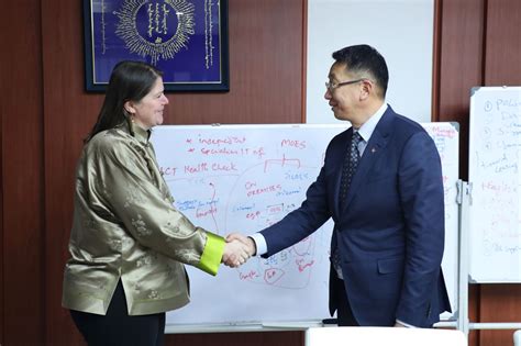 ЕБС ИЙН АНГЛИ ХЭЛНИЙ БАГШ НАРЫН МЭРГЭЖЛИЙН УР ЧАДВАРЫГ САЙЖРУУЛАХ ЧИГЛЭЛД АЖЛУУД ХИЙНЭ Humanz