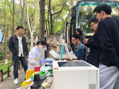 “无偿献血，传递温暖”—土木工程学院爱心献血车进校园活动顺利举办 土木工程学院