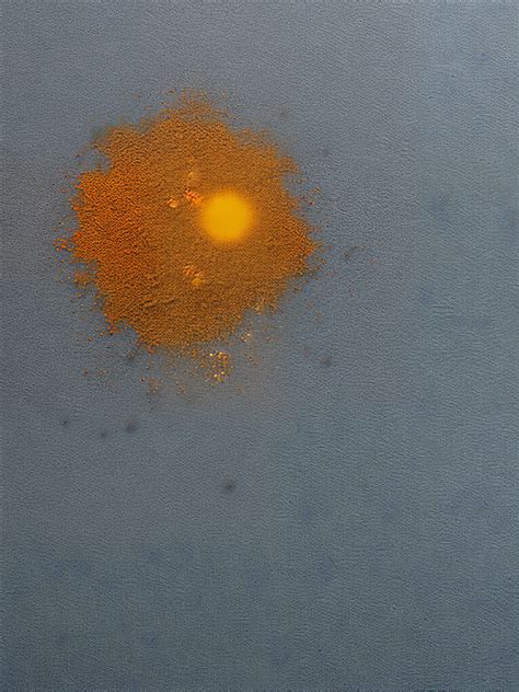 ملكه جميله بحجاب وفستان ابيض