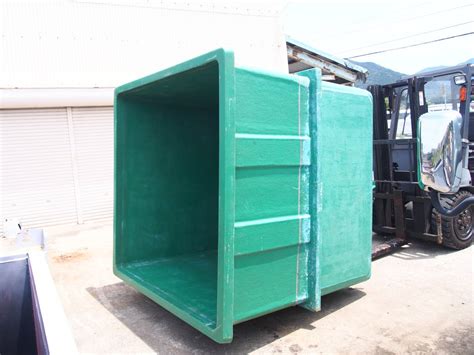 3T0728 4 FRP容器 蓋付き 強力タンク 外寸 縦180 横190 奥180