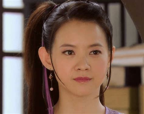 曾志伟和50岁女儿逛街，曾宝仪与年轻时判若两人！父女似同龄人父亲婚姻想法