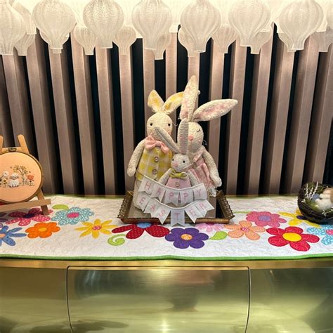 Quilted Table Runner Tulips And Ladybug Appliques Handmade In Usa Elegant Cute Modern