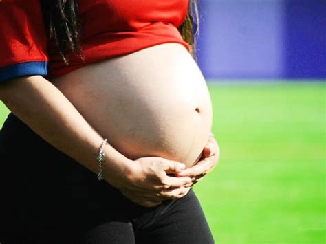 प्रेगनेंसी में गाढ़ा खून बन सकता है अर्ली मिसकैरेज का कारण खून पतला