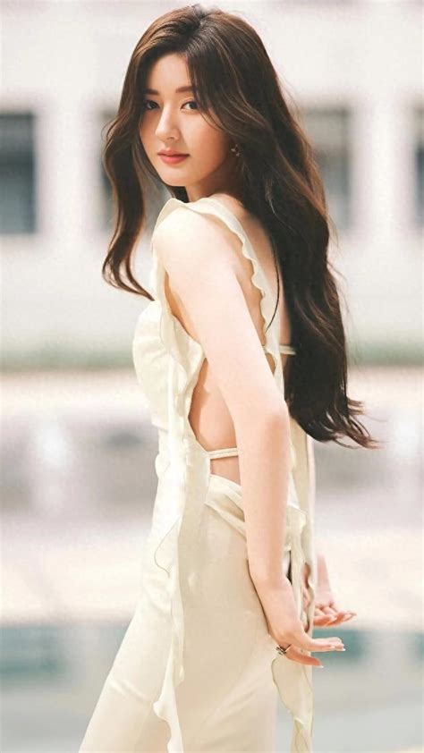 Celebrity Pictures—issue 867 Zhao Lusi Inews