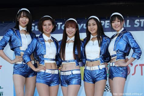 神田あさひ さん、美波えり さん、波紀里穂 さん、岡本麻佑 さん、村松 萌 さん（岡山国際サーキット サーキットクイーン） Peach Body