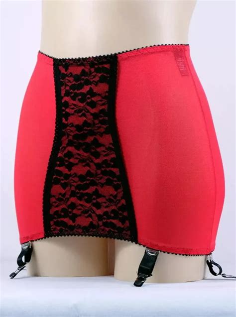 Porte Jarretelles 6 Jarretelles Rouge Et Dentelle Noire Moulin Rouge