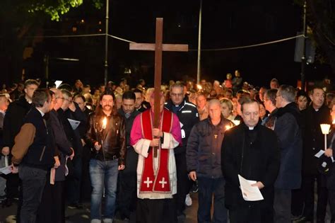 Via Crucis Per Le Vie Cittadine Giornale Di Brescia