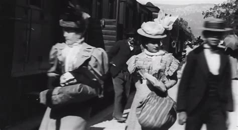 L arrivée d un train en gare de La Ciotat restaurée en 4K à 60 i s