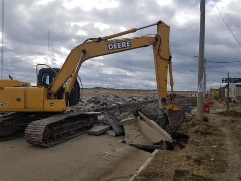 SE REPARA UN TRAMO DETERIORADO DE LA CALLE ECHALAINE La Licuadora