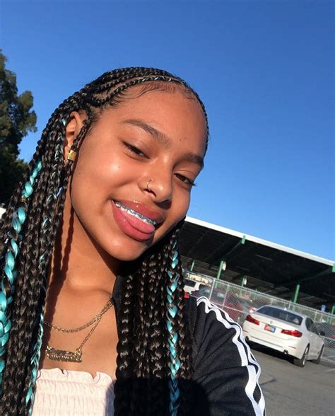 Pin By 𝓣𝐫𝐨𝐩𝐢𝐜𝐚𝐥𝓒𝐮𝐫𝐥𝐬 🏌🏻‍♀️ On ‘brace•face Light Skin Girls Hair