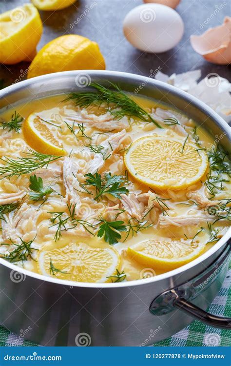Avgolemono Sopa De Pollo Griega Cremosa Deliciosa Foto De Archivo Imagen De Pollo Chipre