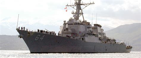 Un Navire De L US Navy A Abattu Des Missiles Et Des Drones Qui Auraient