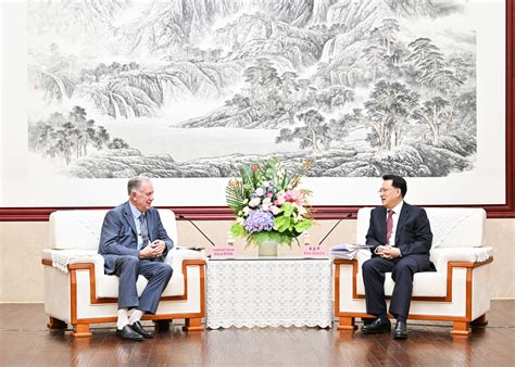 袁家军胡衡华会见俄罗斯莫斯科国立柴可夫斯基音乐学院校长亚历山大·索科洛夫一行 重庆市与莫斯科国立柴可夫斯基音乐学院签署合作备忘录 七一网