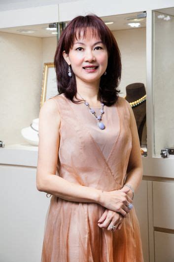 許華紜展露皇家風範 珠寶設計摘下巴黎藝術博覽桂冠 看雜誌