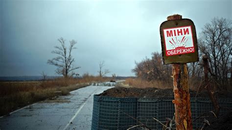 Зима близько Українські бійці облаштовують підземний побут фотогалерея
