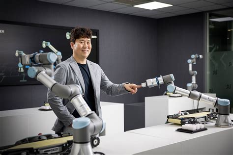포브스코리아 🤖협동 로봇과 인간의 동행 이내형 유니버셜 로봇 코리아 대표 인터뷰 최근 빠르게 성장 Facebook