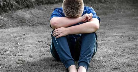 繼父罰跪9小時！8歲童雙膝肉卡「密麻麥粒」潰爛 母冷眼：我試過沒事 國際 Ctwant