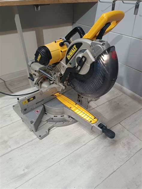 DeWalt DW717 XPS мережева торцовка Деволт, торцовочна пила куторіз: 23 ...