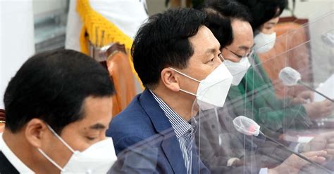 탈원전 피해 및 국토파괴 대책 특위 1차 회의 참석한 국민의힘 김기현 원내대표