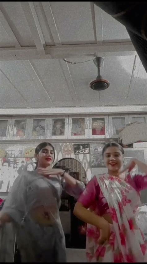 Gulabi Sadi♥️🥰 With Sister 🤌🏻 🌼dance Trending Ankitasingh Song
