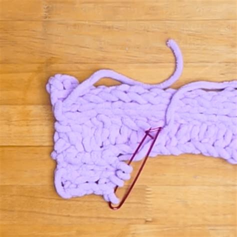 How To Finger Knit A Blanket Easy 5 Step Tutorial