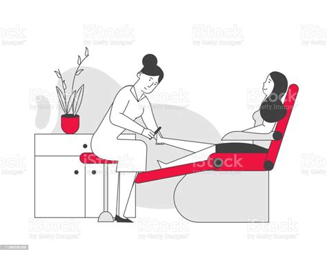 뷰티 절차를 적용하기위한 페디큐어 살롱을 방문하는 여성 편안한 변형 의자에 앉아 클라이언트 소녀에 손톱에 대한 마스터 연마 및
