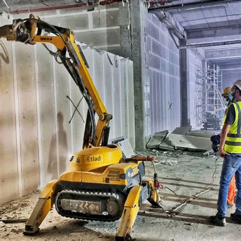 Robot Breaking For Reem Mall Uae Best Construction Companies In Dubai
