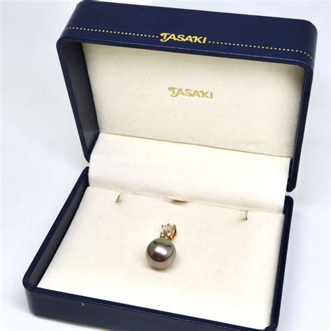 箱付き tasaki 田崎真珠 k18 南洋黒蝶真珠 天然ダイヤモンドペンダントトップ u 4 1g 0 31ct パール pearl