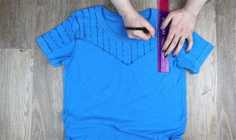 3 Super Easy Diy T Shirt Cutting Ideas Upstyle