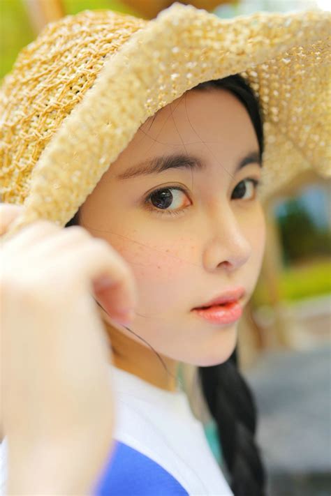 香甜下午茶妹子麻花辫大眼灵动写真2 儿童画简笔画图片 哇图网