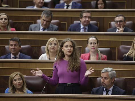 La Presidenta Del Pp De León Ester Muñoz Nominada A Los Premios