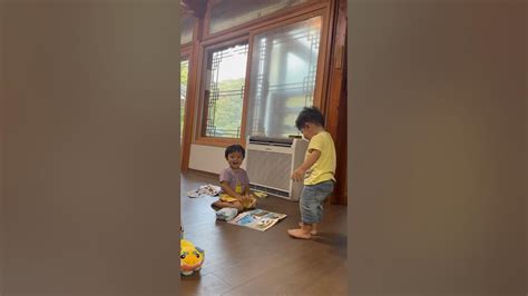 24개월 아이 친구랑 대화 내용 😂 Youtube