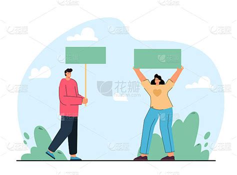 一男一女手里拿着标语牌