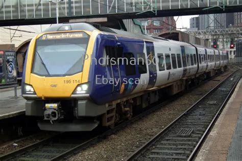 Class 195 195114 3 Car Dmu In New Northern At Manchester Oxford Road
