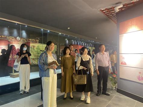 南昌职业大学涂庆华副校长一行到访我馆 服装博物馆