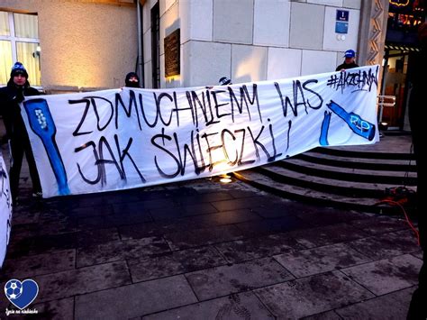 Kibice Ruchu Chorzów demonstrowali Grabarze miasta