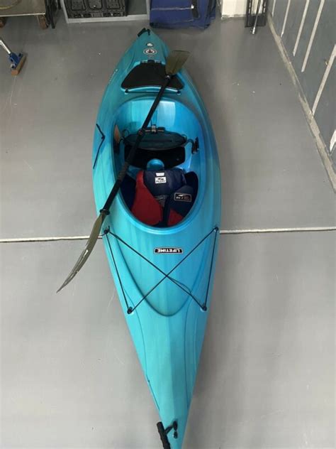 Kayak Lifetime Cruze Sit In Blue Comes With Life Vest For