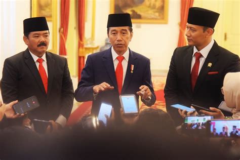 Presiden Jokowi Lantik Hadi Tjahjanto Jadi Menko Polhukam Dan AHY Jadi