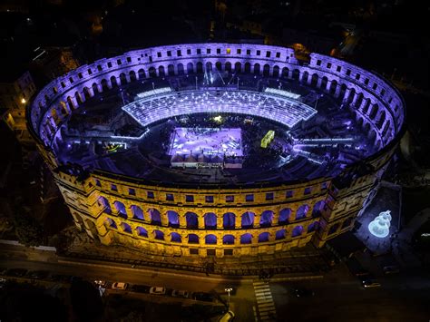 Unreal Scenes And The First Ice Skaters The First Advent In The Arena
