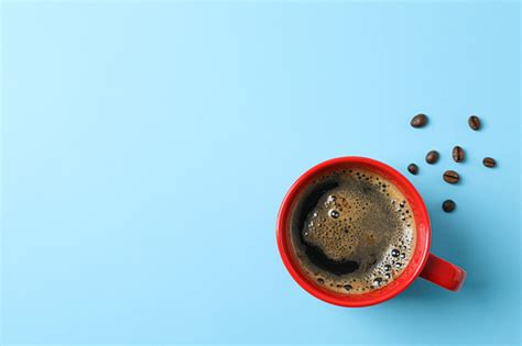 거품과 커피 콩 색상 배경 텍스트 및 평면도에 대 한 공간에 커피 한잔 커피 타임 악세사리 0명에 대한 스톡 사진 및 기타 이미지 Istock