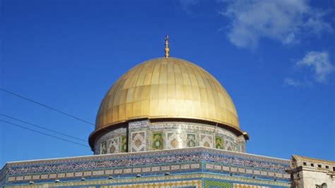 Австрийски полицаи щурмуваха джамия