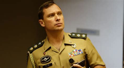 Cid diz em delação que Bolsonaro discutiu plano de golpe cúpula do
