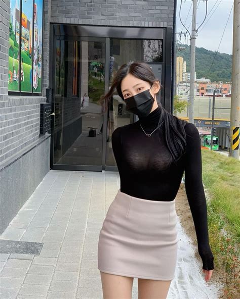 김민정 On Instagram “다음주부터는 다시 가을날씨로 돌아온다니 다행이다 아직 보내줄 수 없어 🥲 ️‍🔥 🏷 마켓 진행 중” 2024 여자 교복 여자 패션