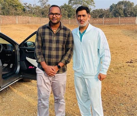 Ms Dhonis Kind Gesture Towards Fan In Ranchi Floors Netizens
