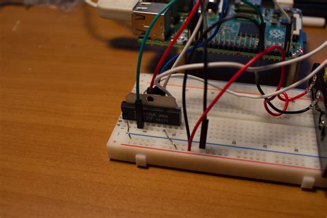 Raspberry Pi 2 で小型モーターを制御する さくらのジャンク箱