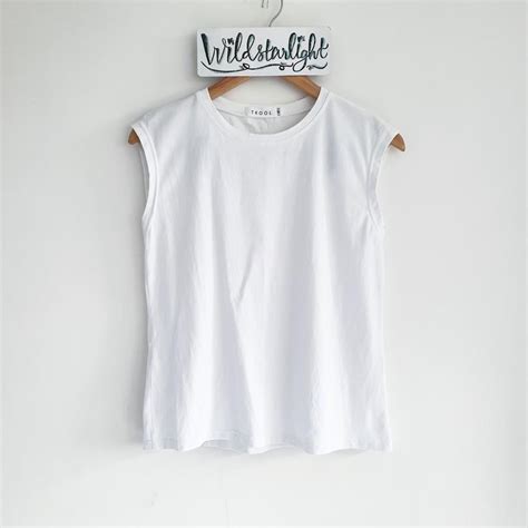 ULZZANG WHITE MUSCLE TANK Women S Fashion Tops Sleeveless On Carousell